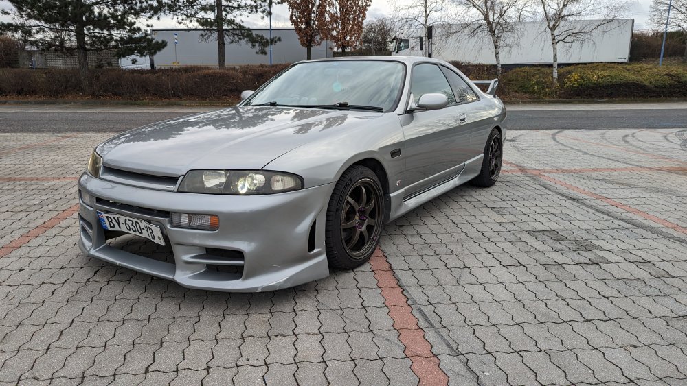 Skyline R33 byl na prodej, ale nakonec jde na servis a do rakety ...